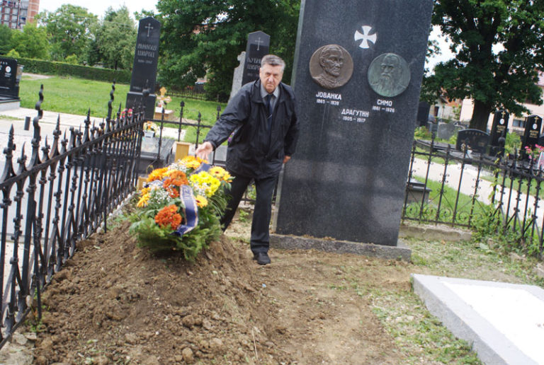 Velimir Stojanović u porodičnoj grobnici - GradPrijedor.com - Portal ...