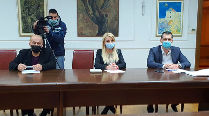 Neven Stanić ispred Kluba odbornika Ujedinjene Srpske u Skupštini grada ... Neven Stanić ispred Kluba odbornika Ujedinjene Srpske u Skupštini grada ...